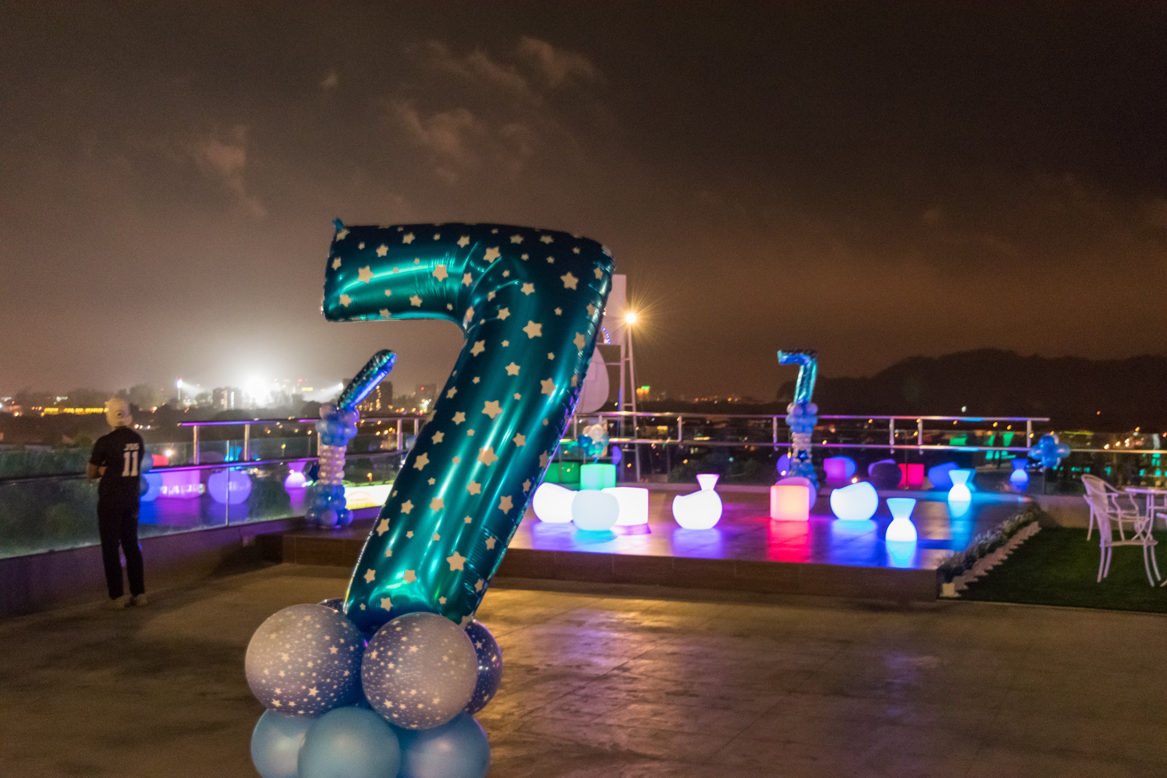 7 Sky | It’s all about tonight good times and good music.